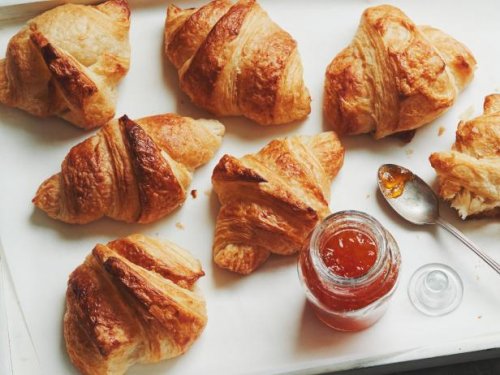Berapa Banyak Kalori dalam Croissant? - Sewa Baliho Pekanbaru dan ...